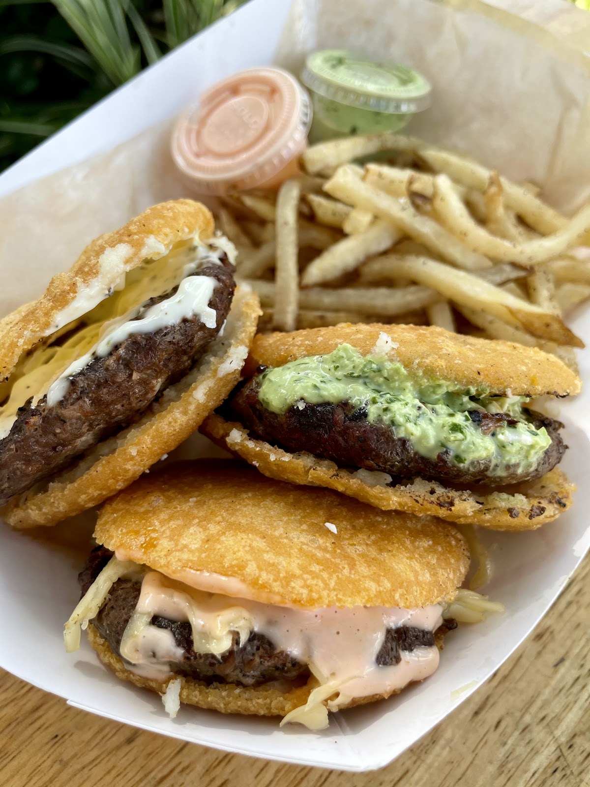 Burger Arepa Sliders & Fries – Arepasmania